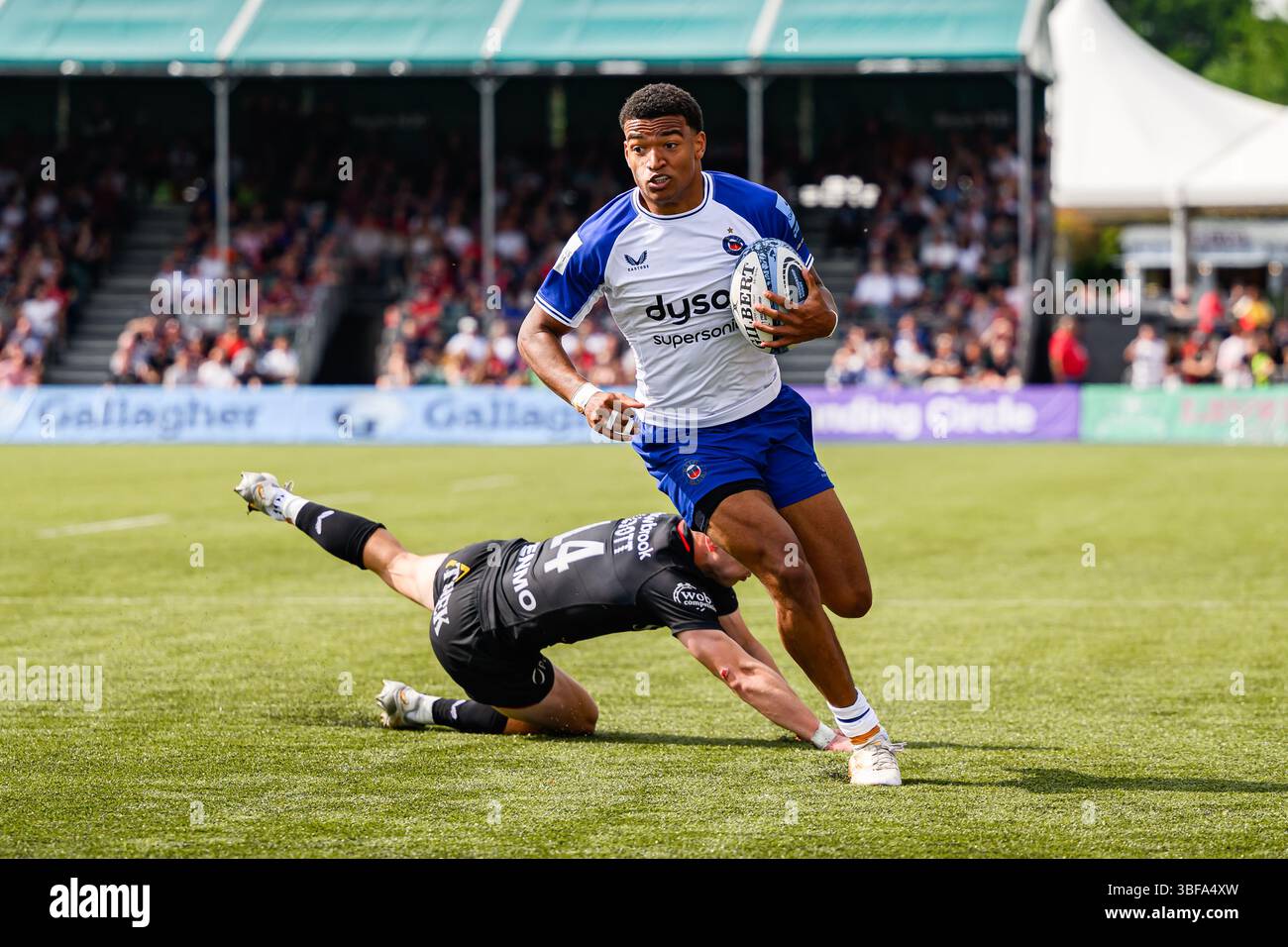 LONDON, UNITED KINGDOM - May 31: Tyler Offiah of Bath Rugby (left) is ...