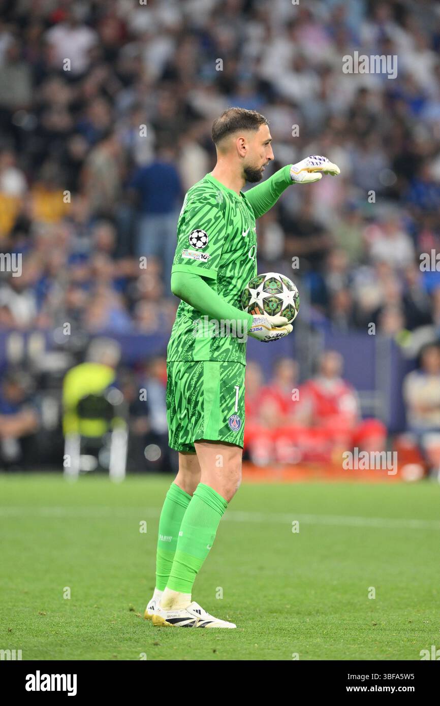 Gianluigi donnarumma psg 2025 hi-res stock photography and images - Alamy