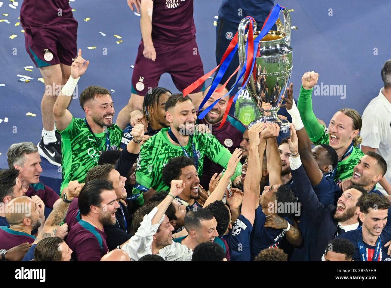 Munich, Germany. 31st May, 2025. Soccer: Champions League, Paris Saint ...