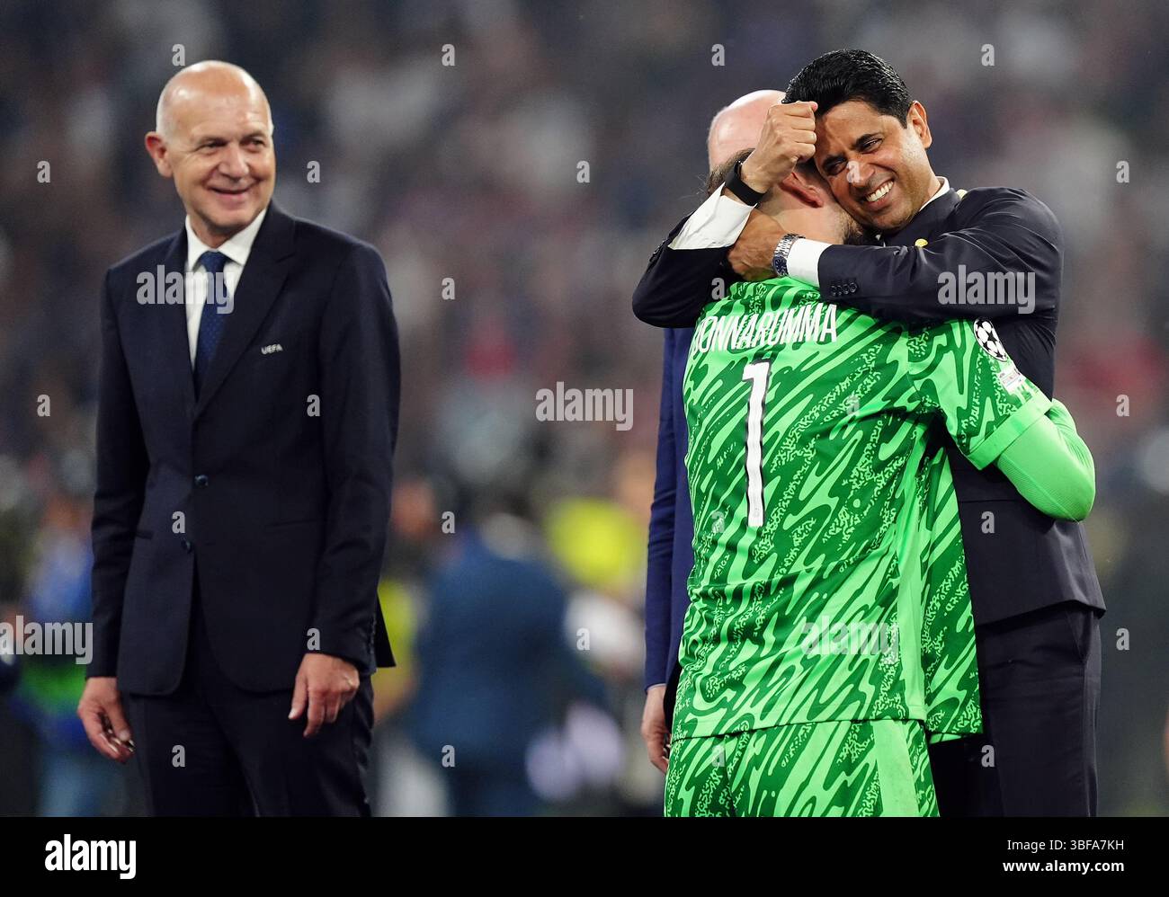 Paris Saint-Germain president Nasser Al-Khelaifi with goalkeeper ...