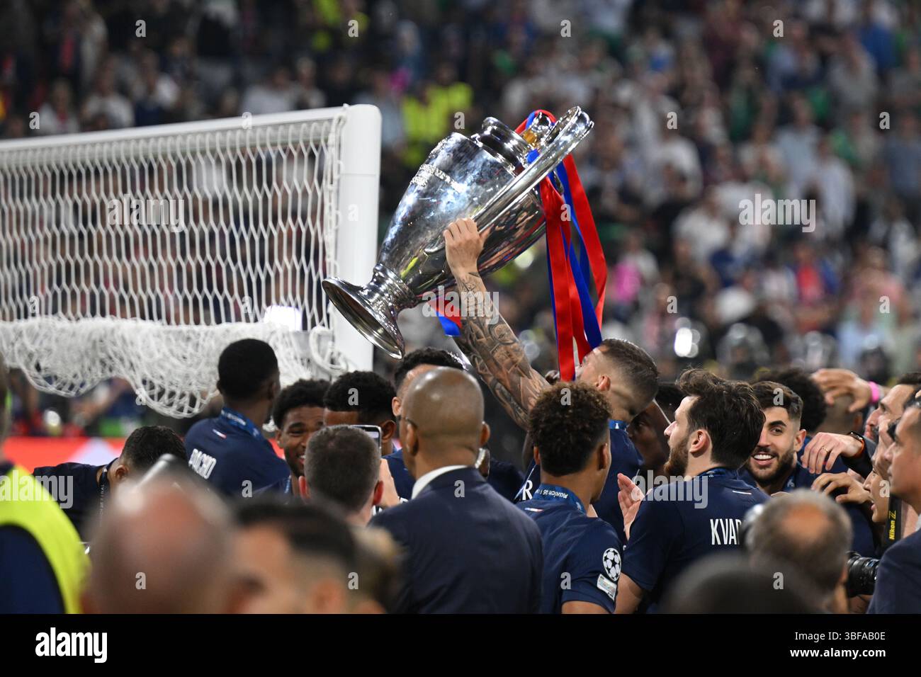 Munich, Germany. 31st May, 2025. Soccer: Champions League, Paris Saint ...