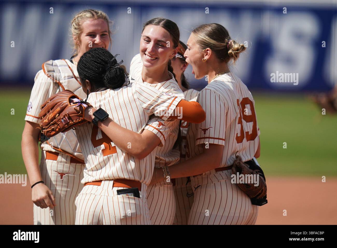 Texas starting pitcher/relief pitcher Teagan Kavan (17) celebrates ...