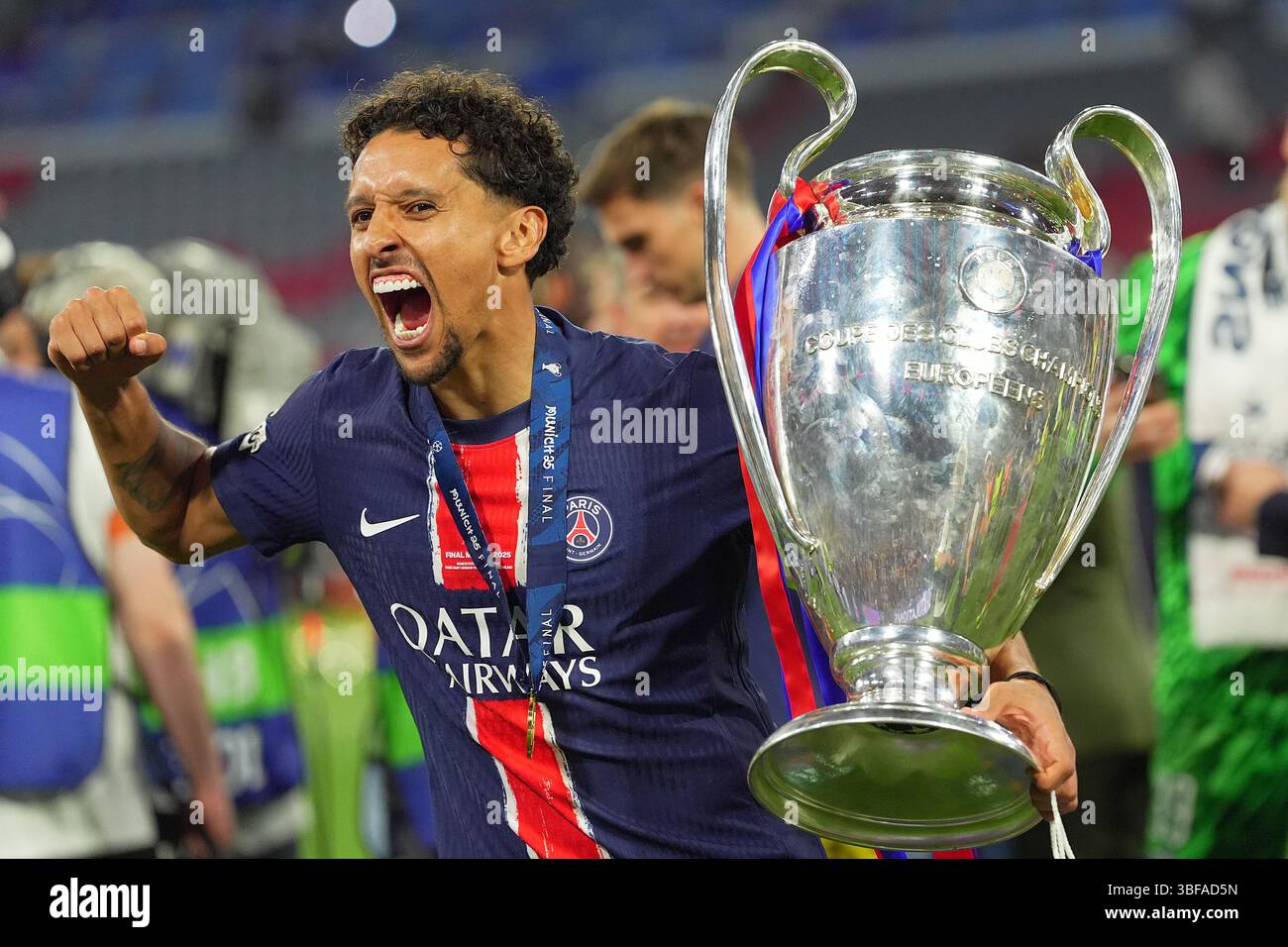 Munich, Germany. 31st May, 2025. PSGÕs Marquinhos shows the trophy ...