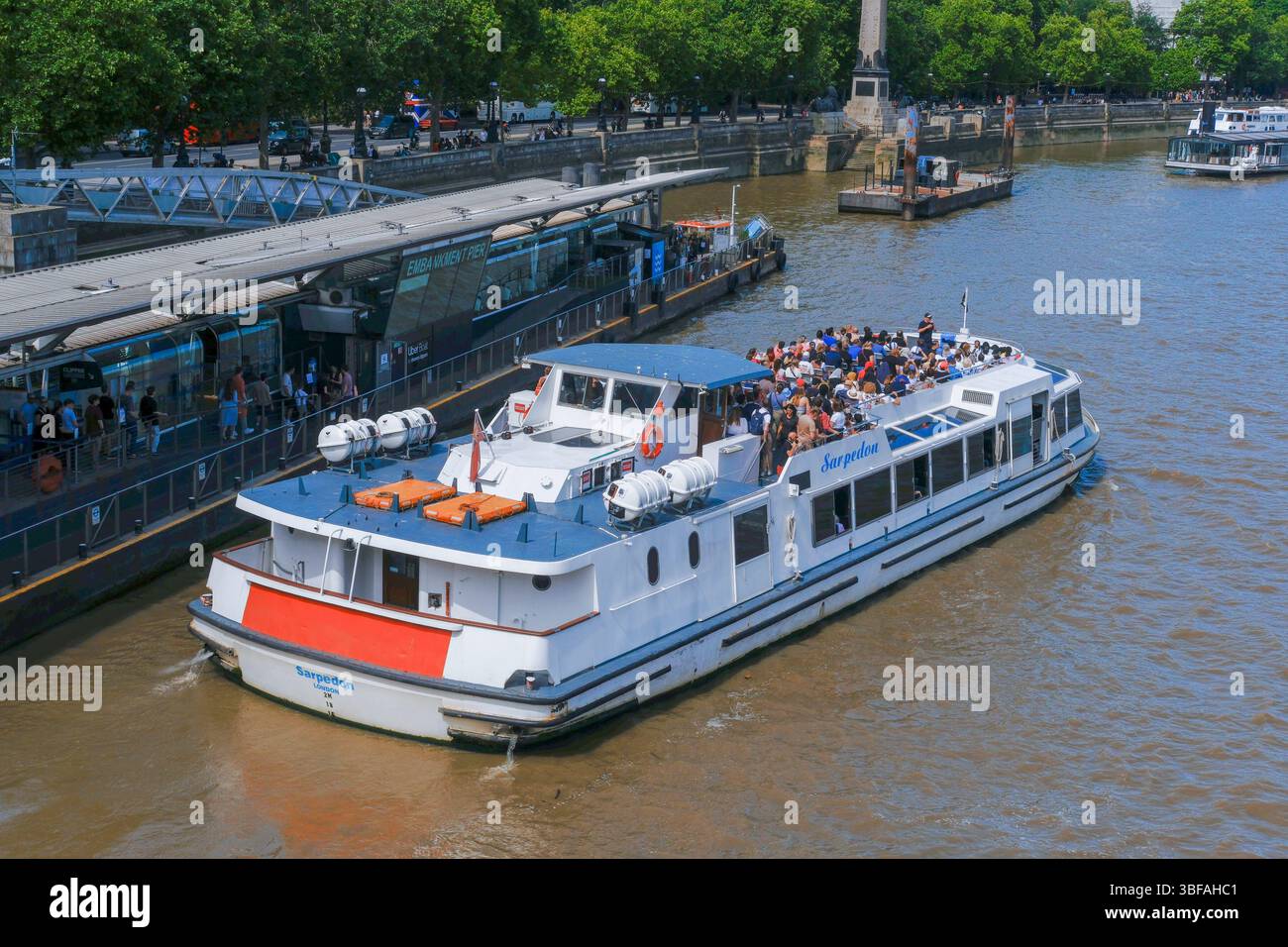 River Thames cruise boat leaves Embankment pier, London, UK Stock Photo ...