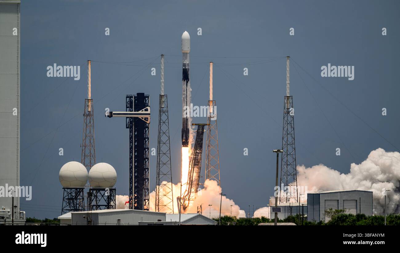 Cape Canaveral, Florida, USA. 30th May, 2025. A SpaceX Falcon 9 rocket ...