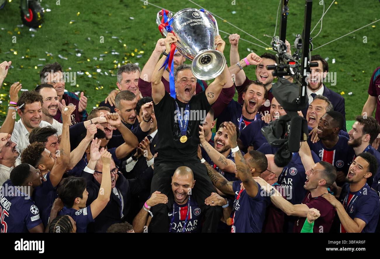 MUNICH, GERMANY - MAY 31: Luis Enrique, Head coach of PSG lifts the ...