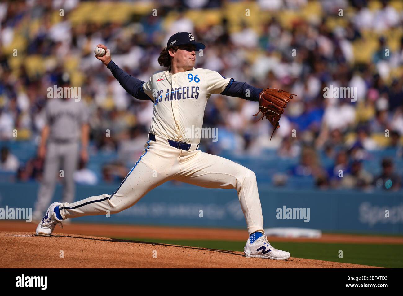 Los Angeles Dodgers starting pitcher Landon Knack throws to the plate ...