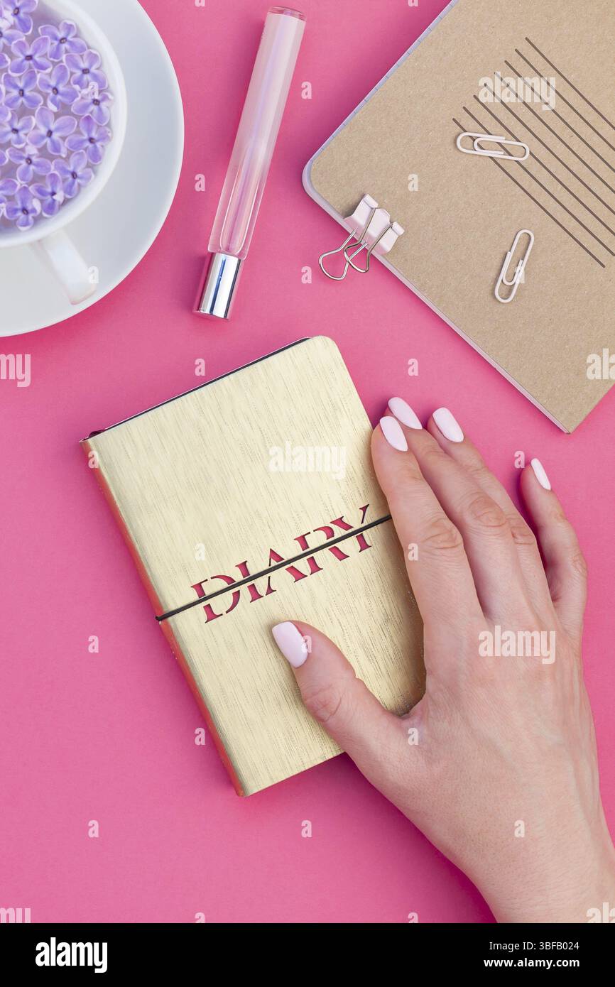 Minimal style office desk hi-res stock photography and images - Alamy