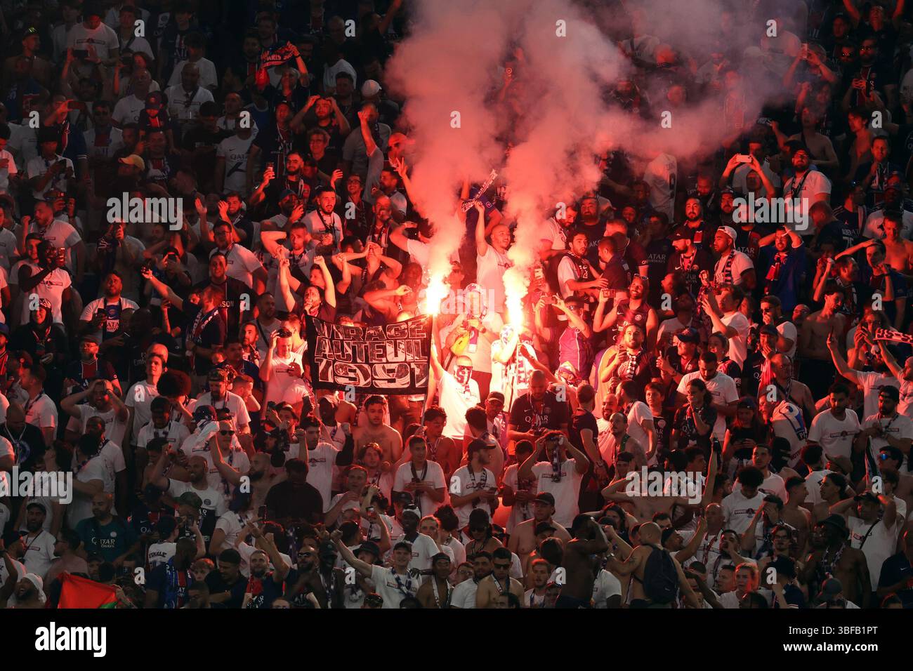 Munich, Germany May 31, 2025: PSG fans celebrate score during 2024/2025 ...