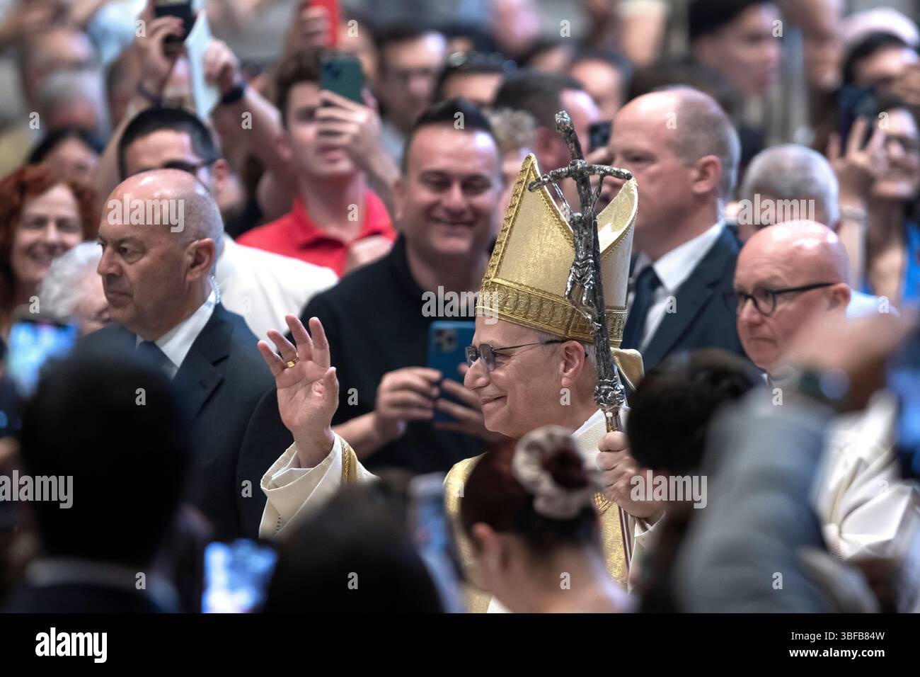 Vatican, Vatican. 31st May, 2025. Pope Leo XIV waves as he arrives to a Holy Mass of Priestly ...