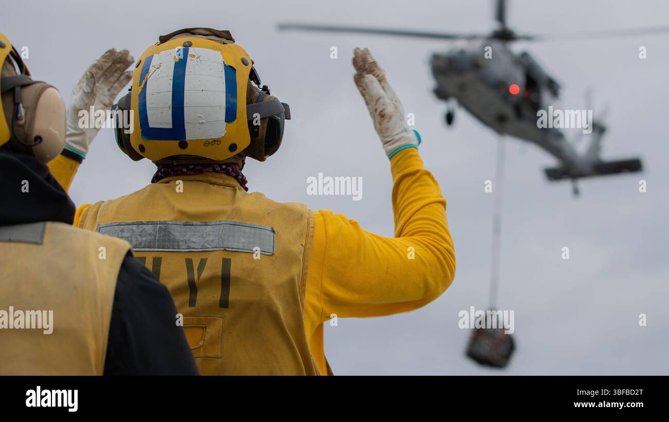 Aviation Boatswain’s Mate (Aircraft Handling) 3rd Class Andrew Floyd ...