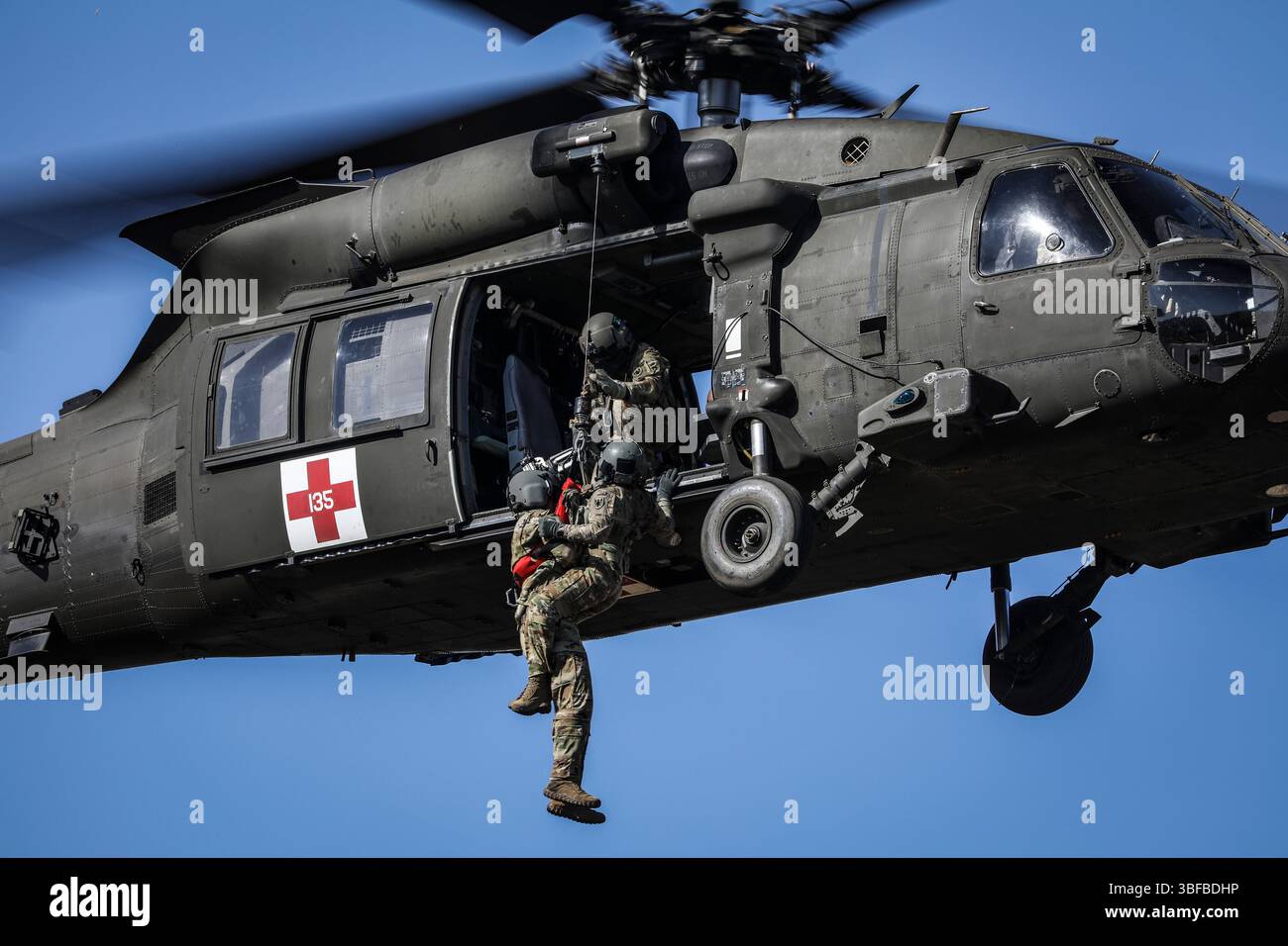 U.S. Army Reserve Soldiers of C. Co. 7-158th Aviation Regiment conduct ...