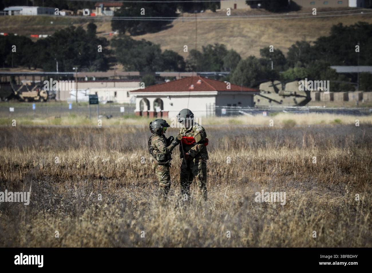 U.S. Army Reserve Soldiers of C. Co. 7-158th Aviation Regiment conduct ...
