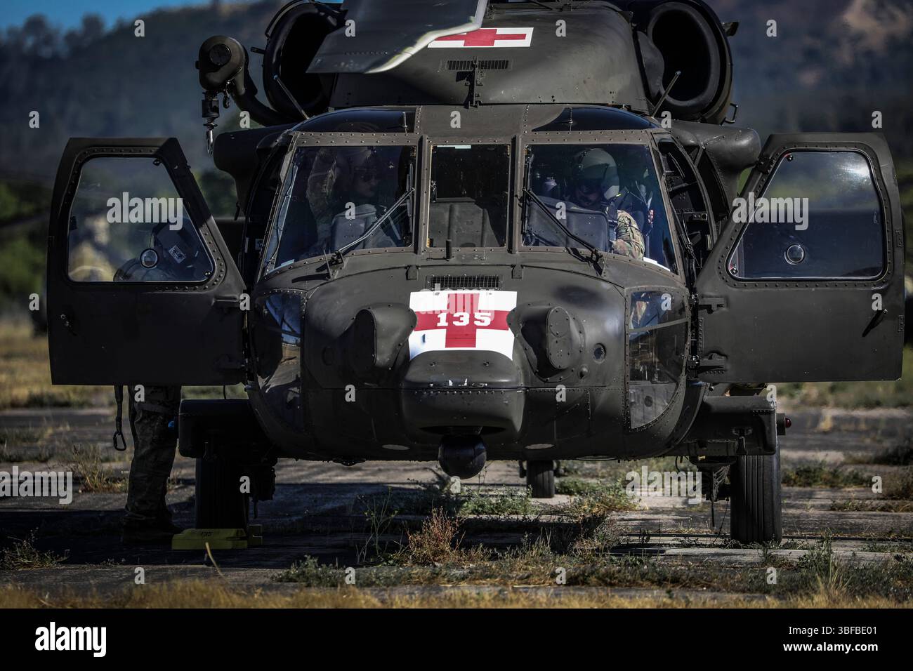 U.S. Army Reserve Soldiers of C. Co. 7-158th Aviation Regiment conduct ...