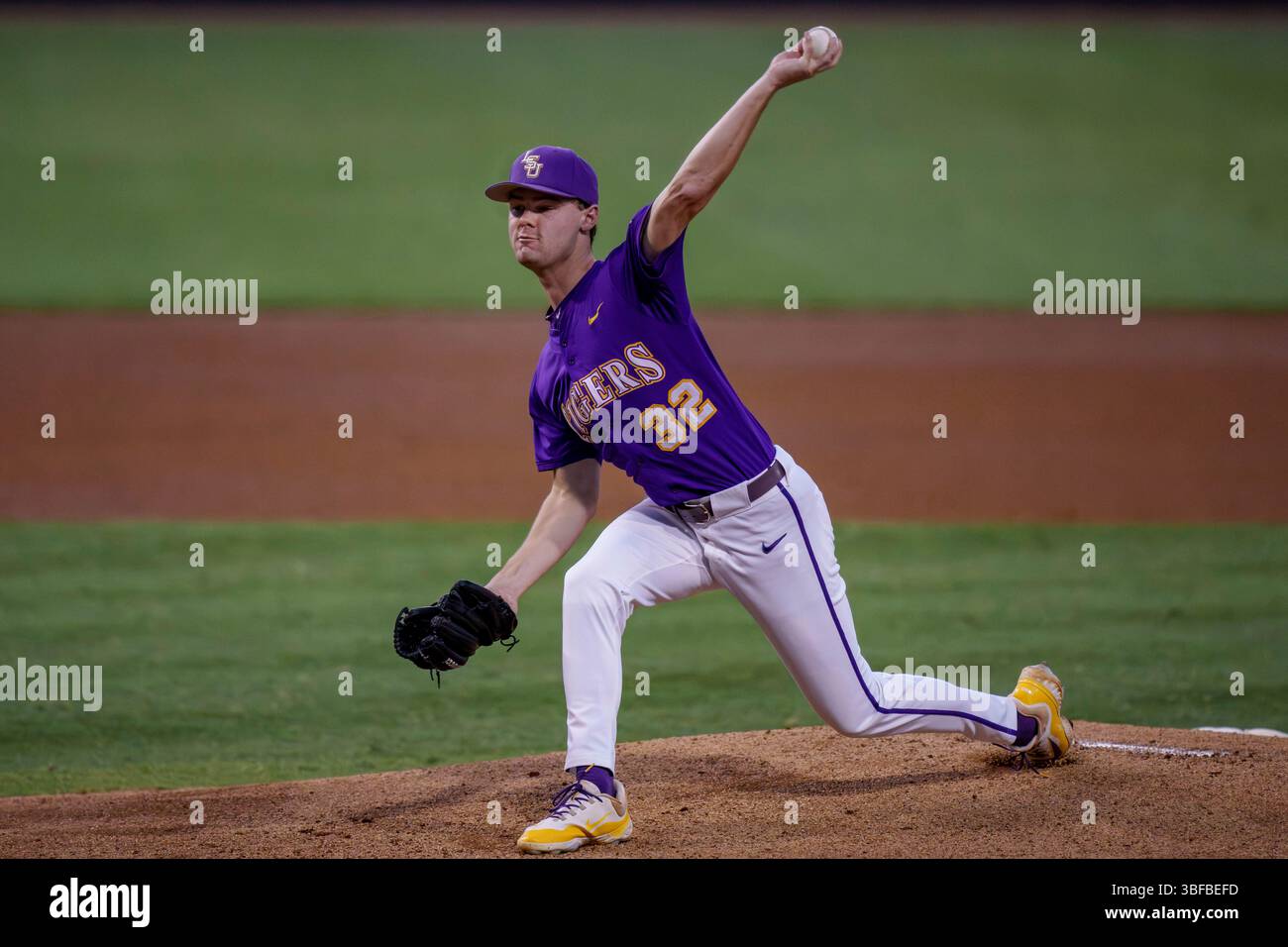 LSU pitcher Kade Anderson (32) throws during an NCAA regional baseball ...