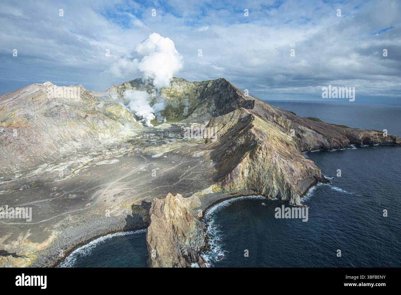 Stone rock flying island hi-res stock photography and images - Alamy