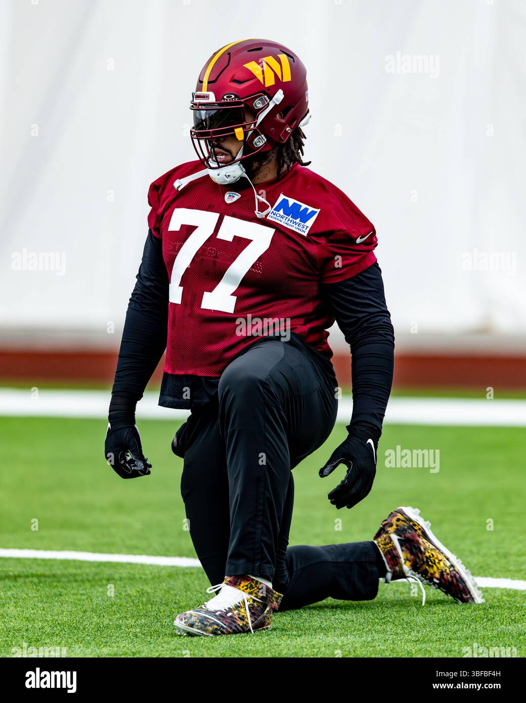 Ashburn VA: Washington Commanders defensive end Carl Davis (77 ...