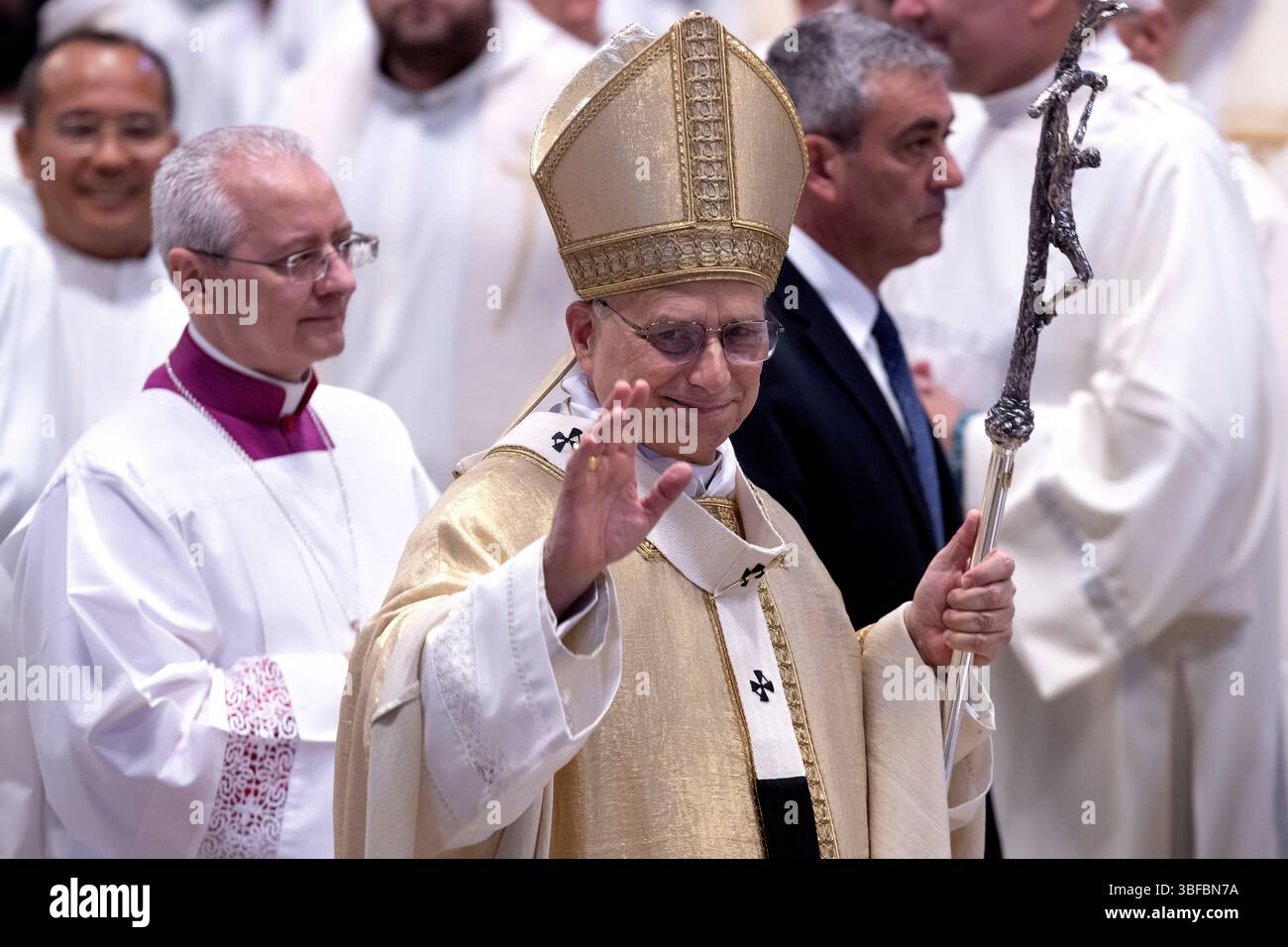 Vatican, Vatican. 31st May, 2025. Pope Leo XIV waves as he arrives to a Holy Mass of Priestly ...