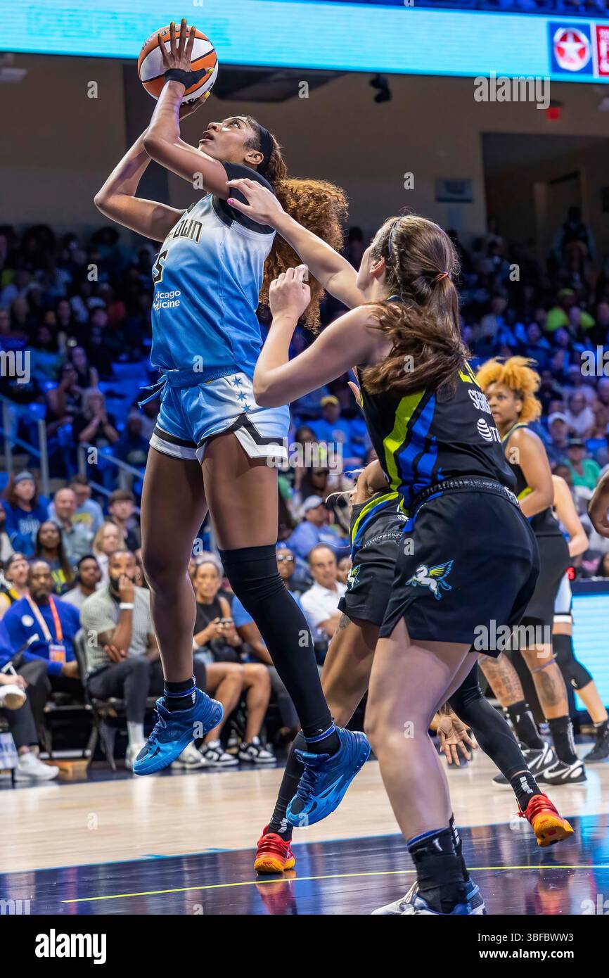 Arlington, Texas, USA. 31st May, 2025. Chicago Sky forward ANGEL REESE ...