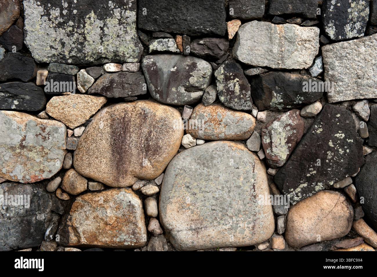 Example of Japanese wall construction craftsmanship using the dry stone ...