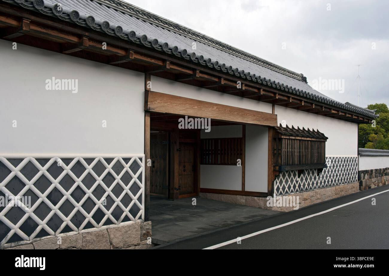 The Nagaya-mon main entrance gate at the Hagi Museum in the ...