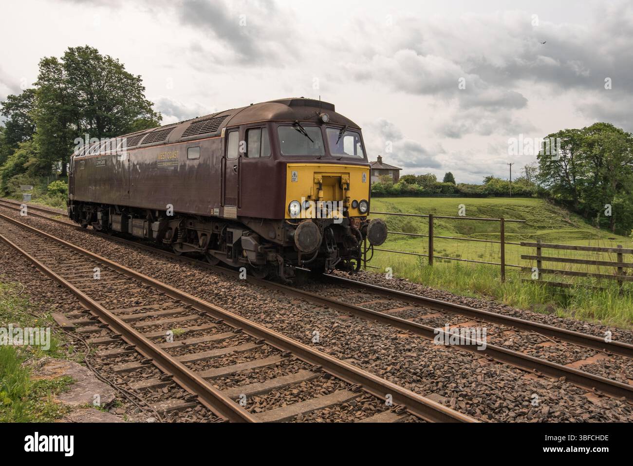 Conwy castle diesel train hi-res stock photography and images - Alamy