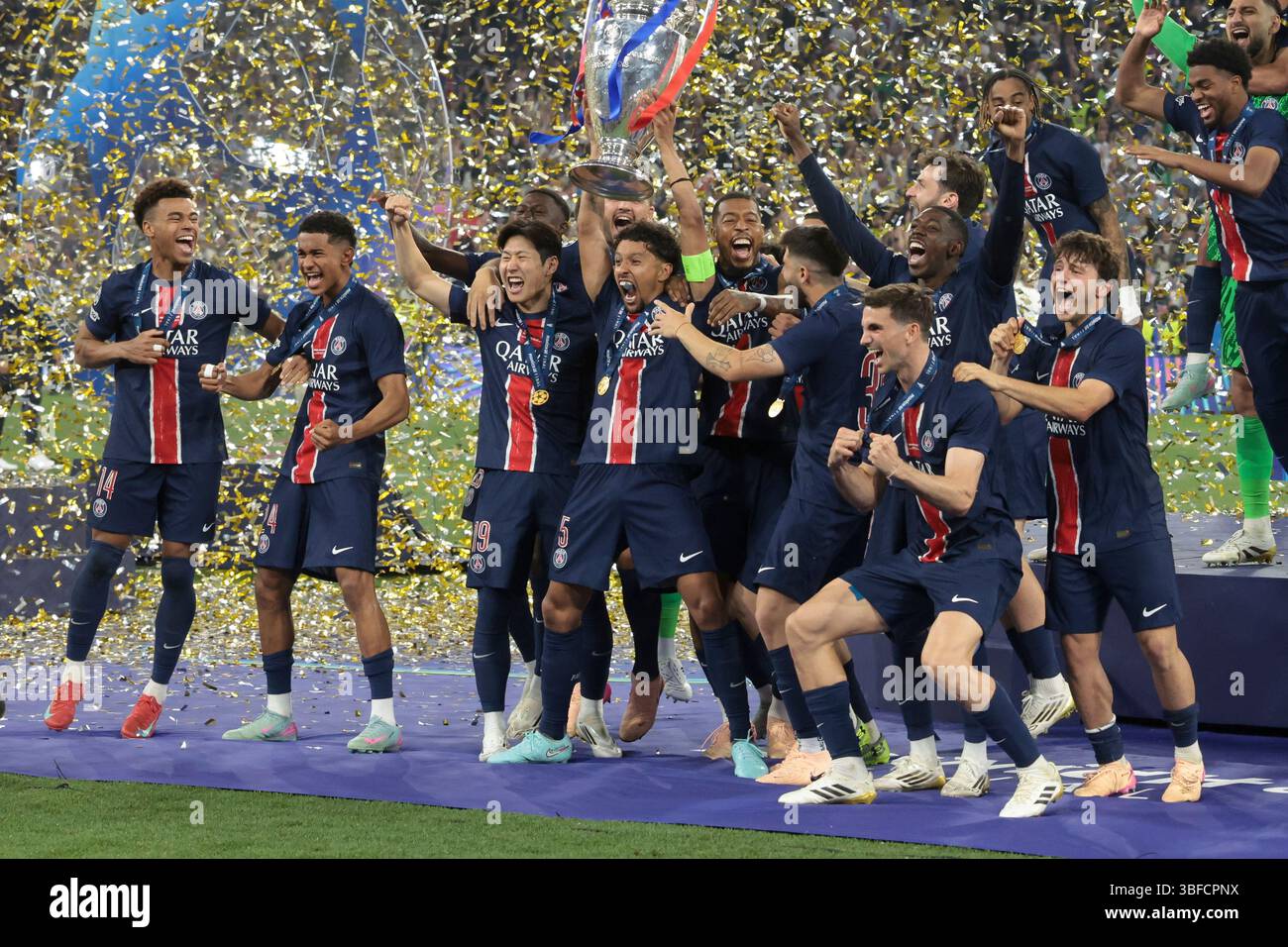Captain of PSG Marquinhos and teammates during the trophy ceremony ...
