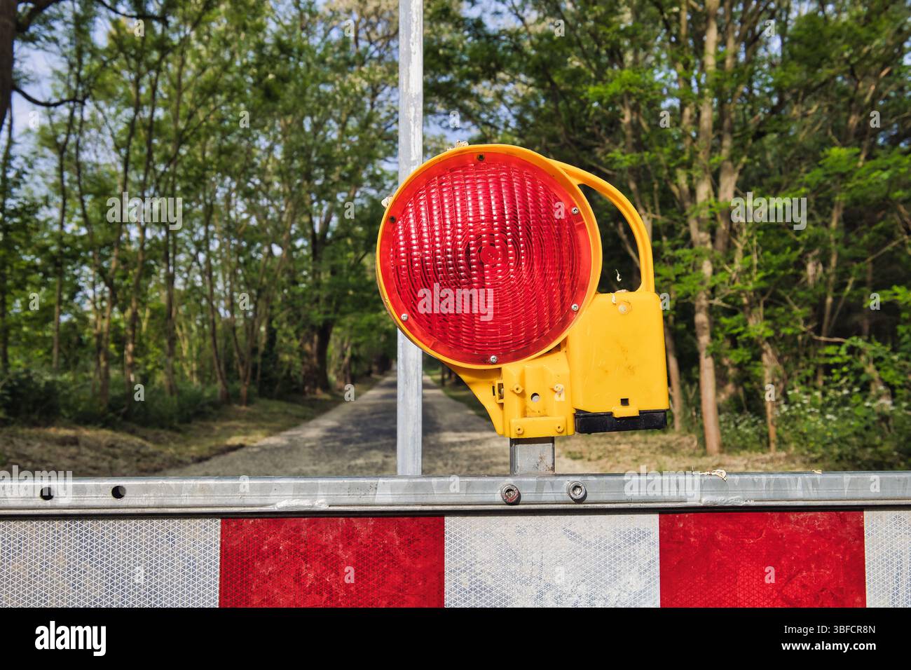 Construction site warning lamp warning light safety danger obstacle traffic flashing light ...