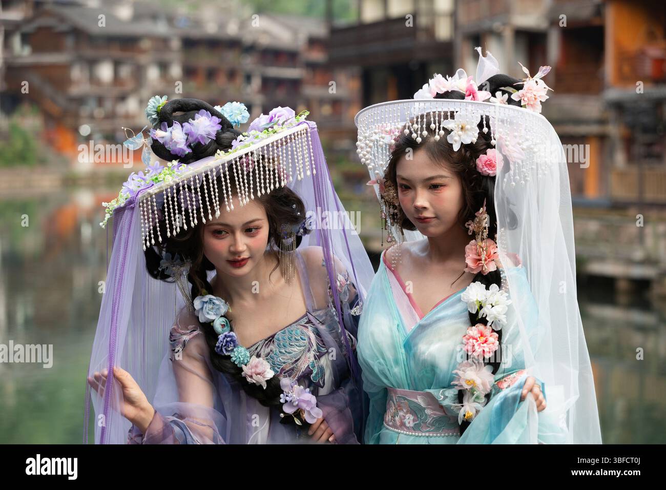 Chinese in headband hi-res stock photography and images - Alamy
