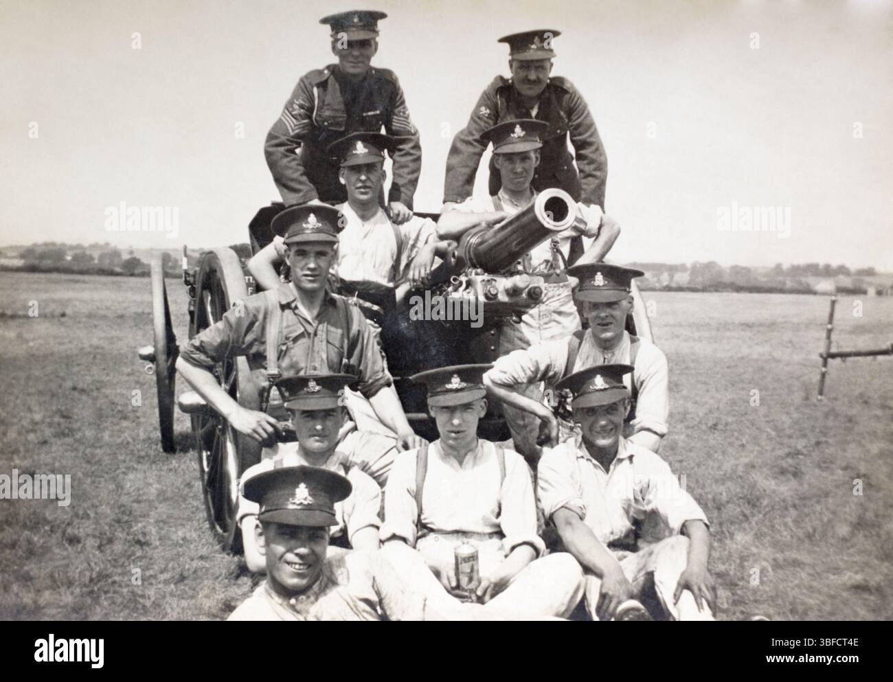 A group of Royal Artillery soldiers in front of an 18 pounder field gun ...
