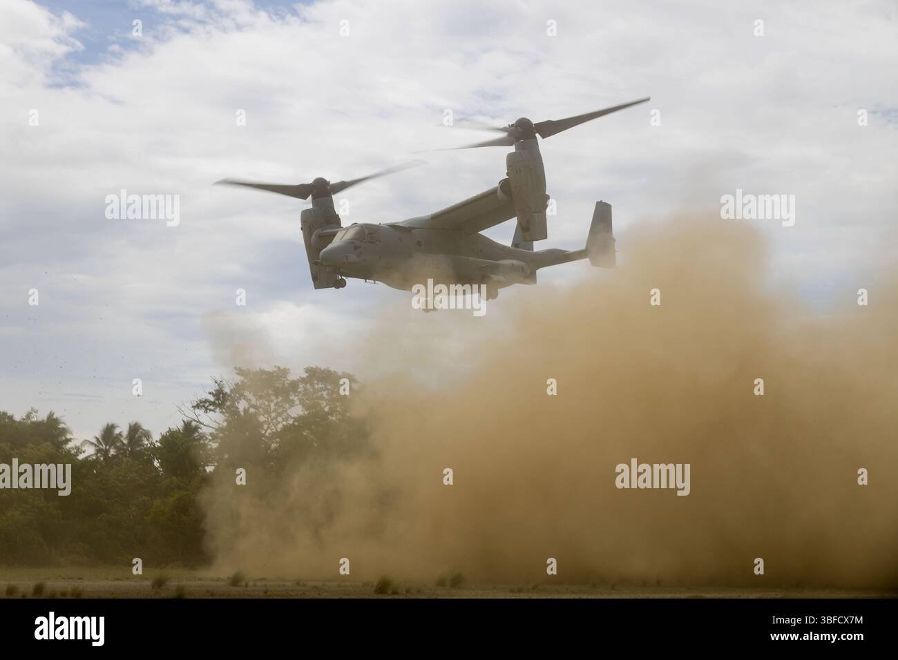 A U.S. Marine Corps MV-22B Osprey assigned to Marine Medium Tiltrotor ...