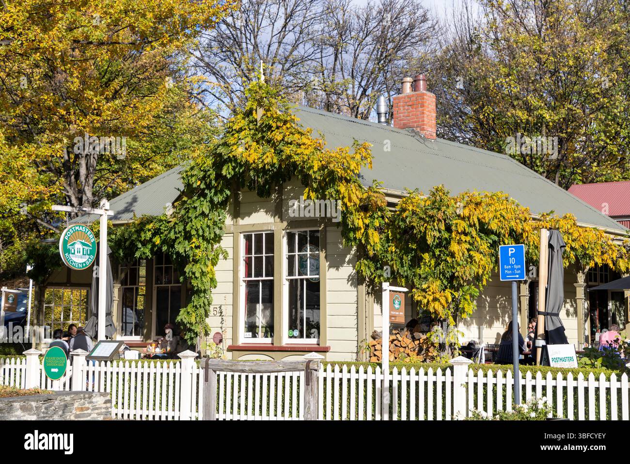 Postmaster kitchen bar hi-res stock photography and images - Alamy