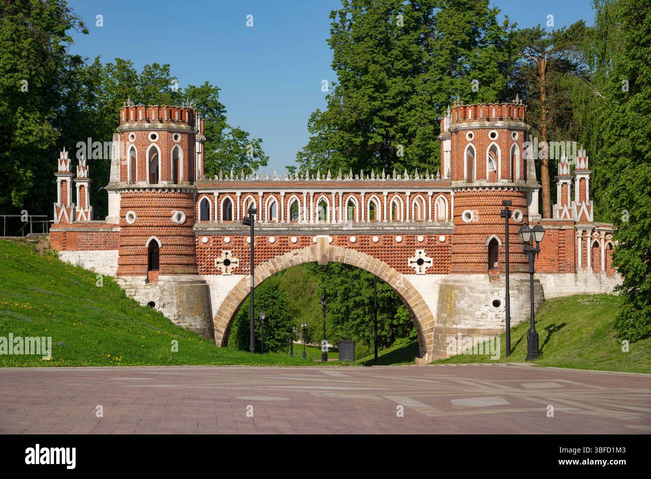 Ancient Figured bridge in the Tsaritsyno Palace and Park complex ...