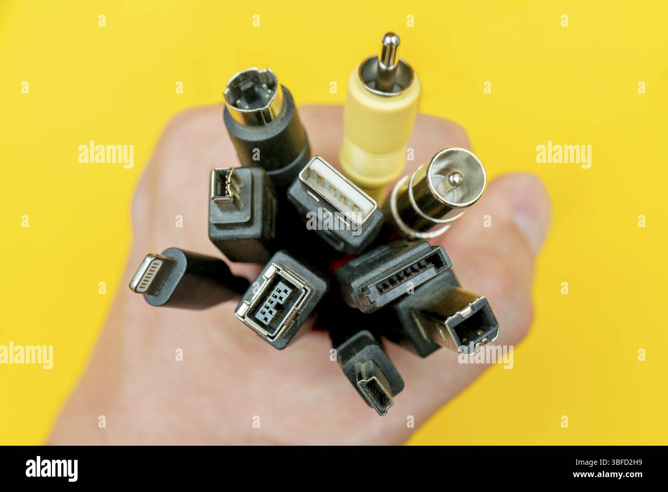 Connecting wires for the computer. Types of connectors Stock Photo - Alamy