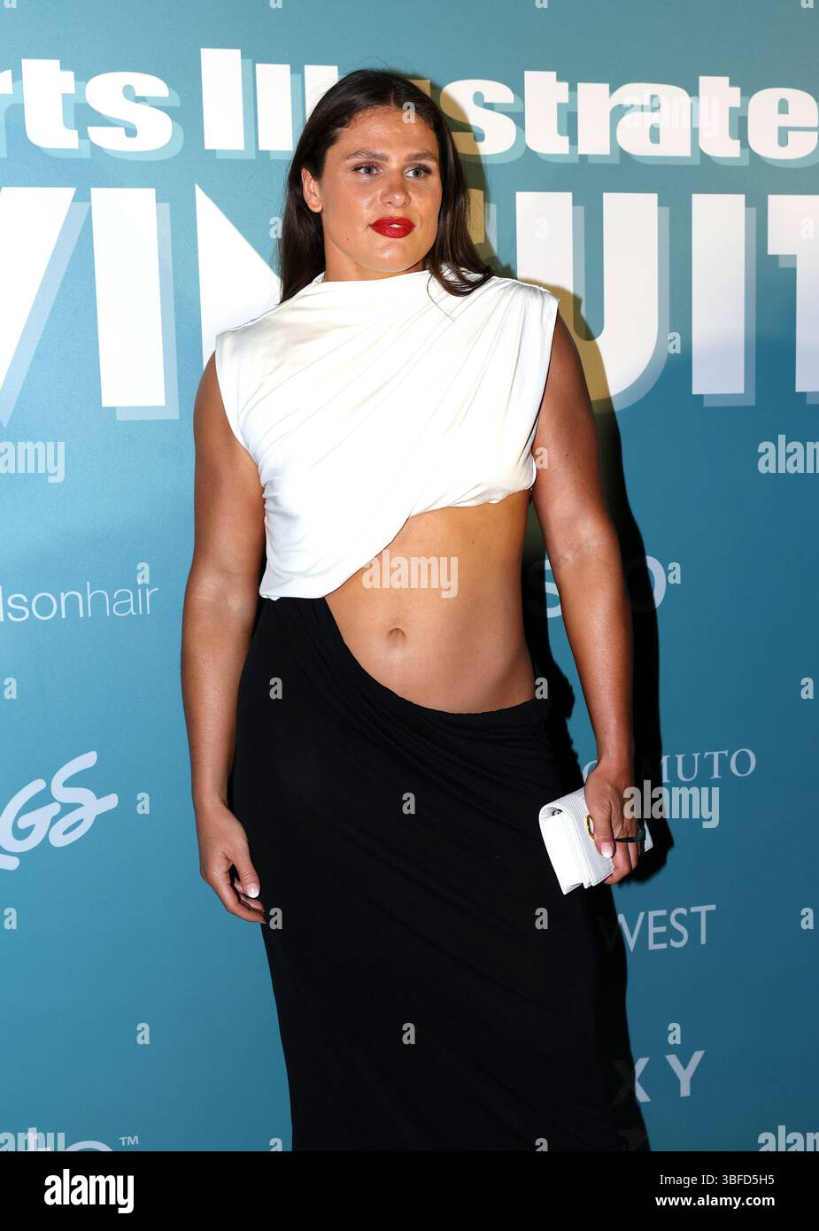 MIAMI BEACH, FLORIDA - MAY 31: Ilona Maher attends Sports Illustrated ...