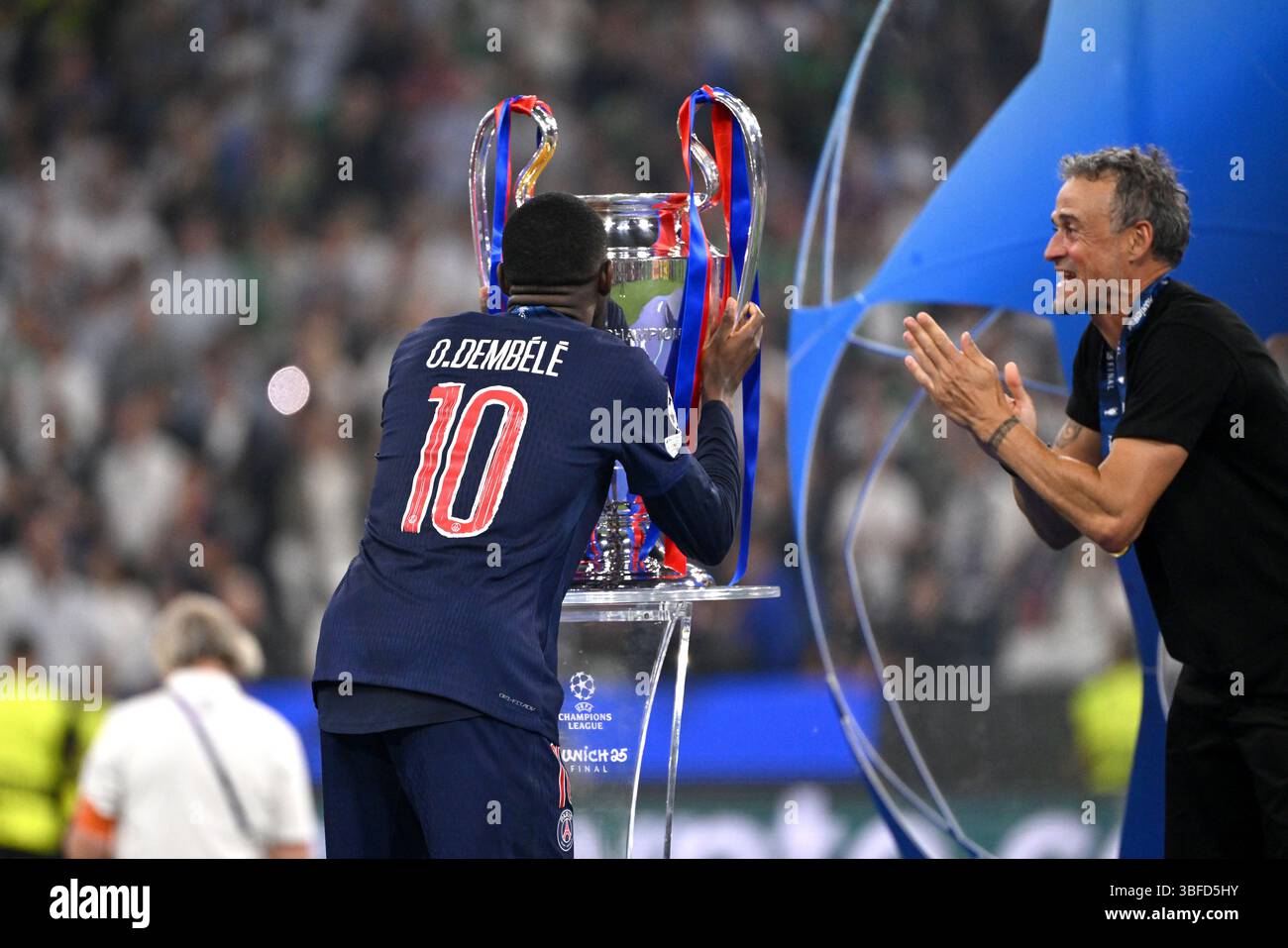 Psg trophy champions league hi-res stock photography and images - Alamy