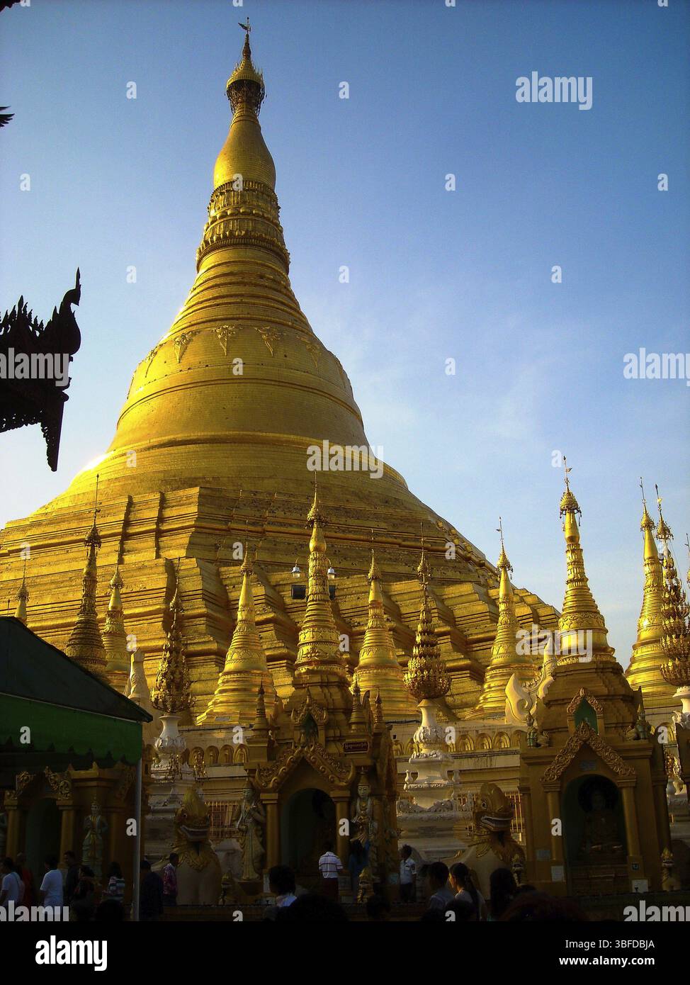 A temple in burma Stock Photo - Alamy