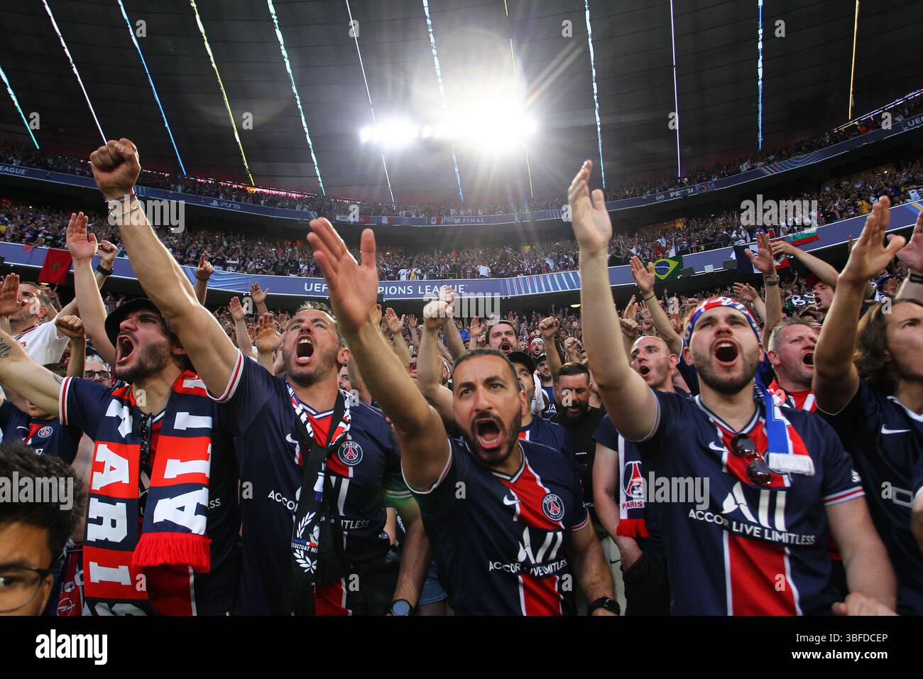 München , Germany. 31th May 2025. Paris Fans are seen during the UEFA ...