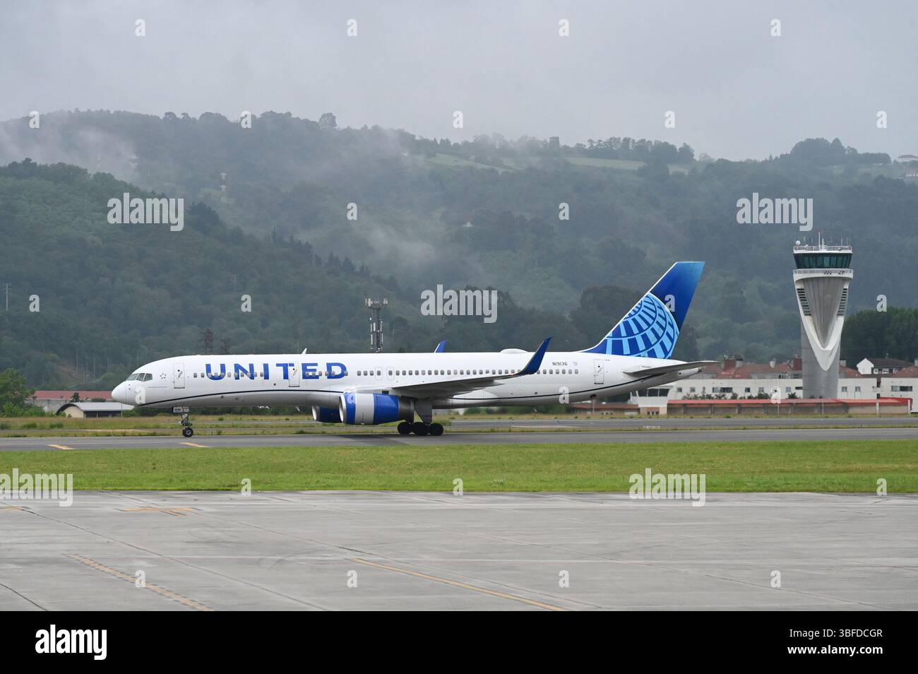 Arrival of the first scheduled flight operated by United Airlines ...