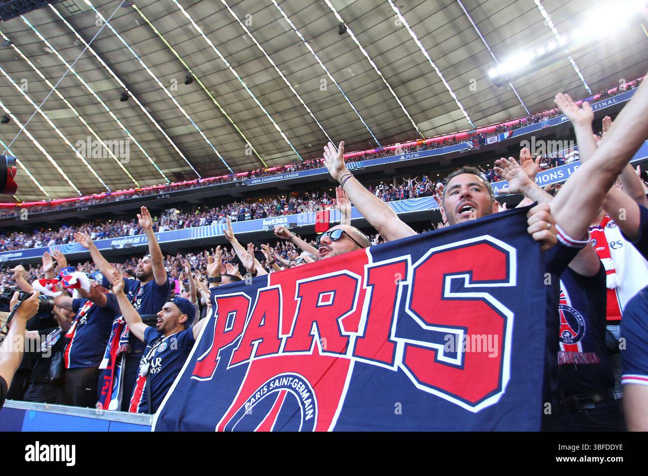 München , Germany. 31th May 2025. Paris Fans are seen during the UEFA ...