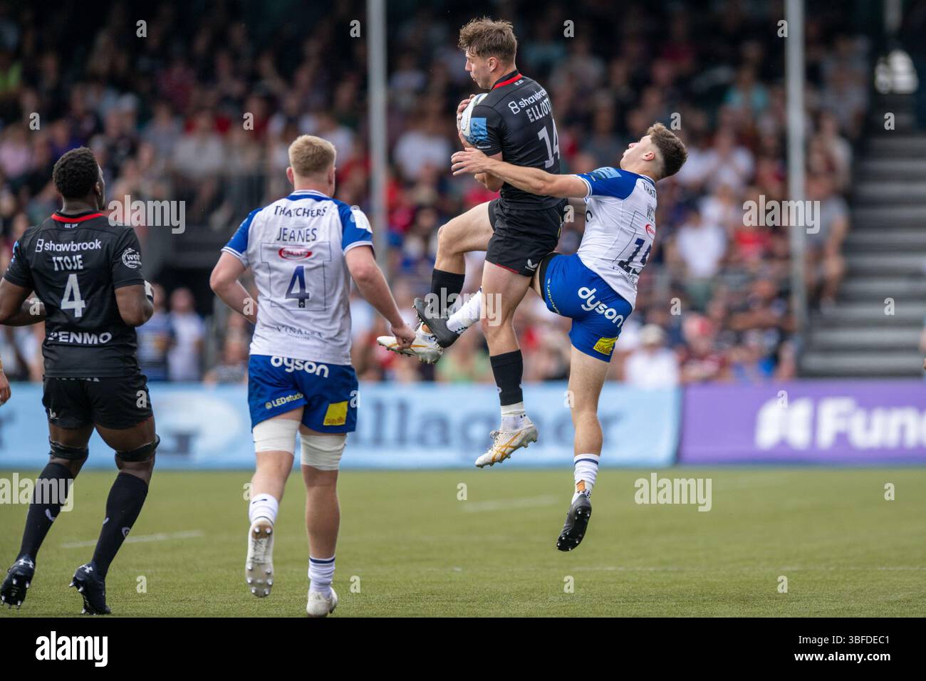 London, UK. 31st May, 2025. Tobias Elliott of Saracens secures the high ...