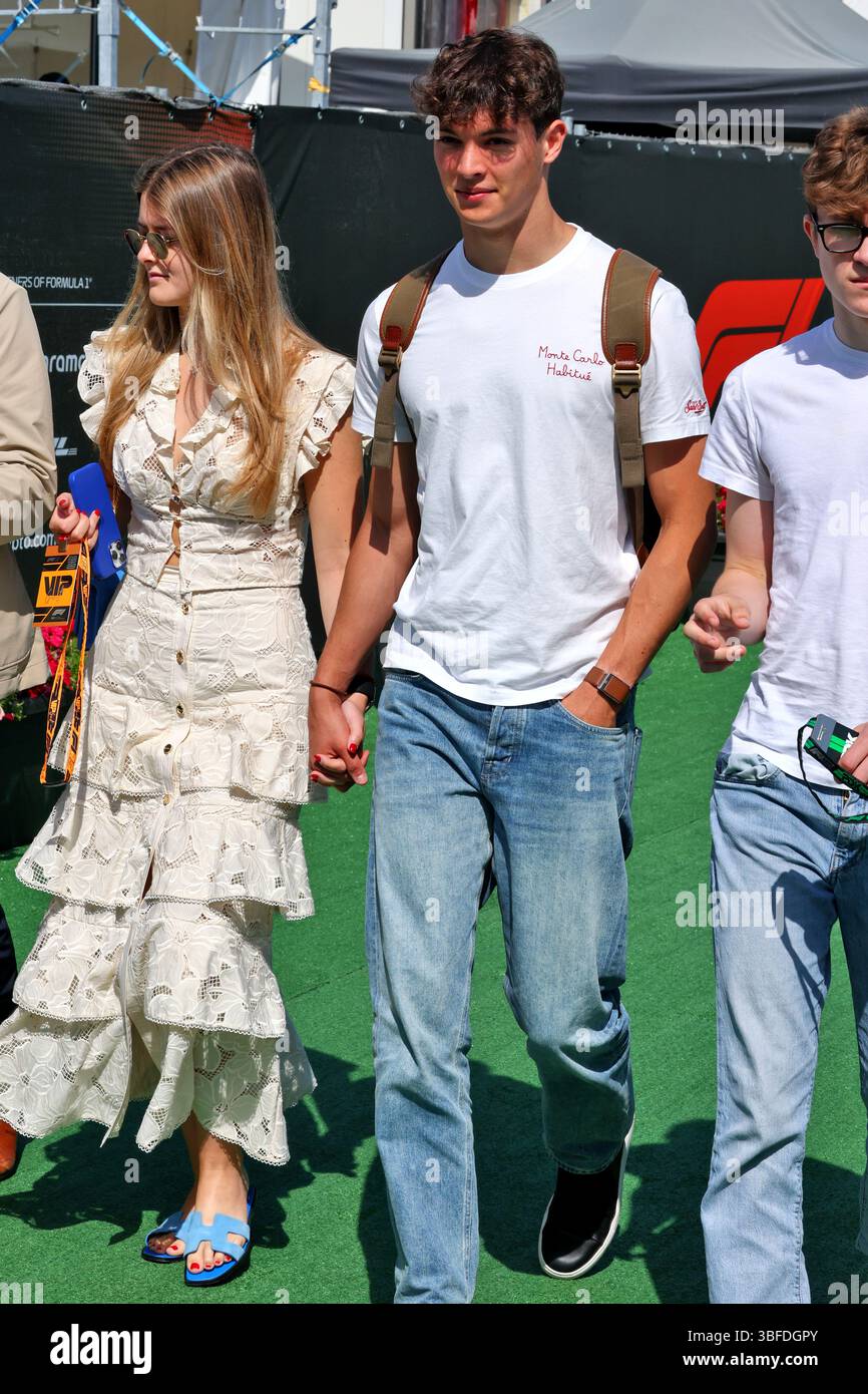 (L to R): Alicia Torriani with her boyfriend Oliver Bearman (GBR) Haas ...