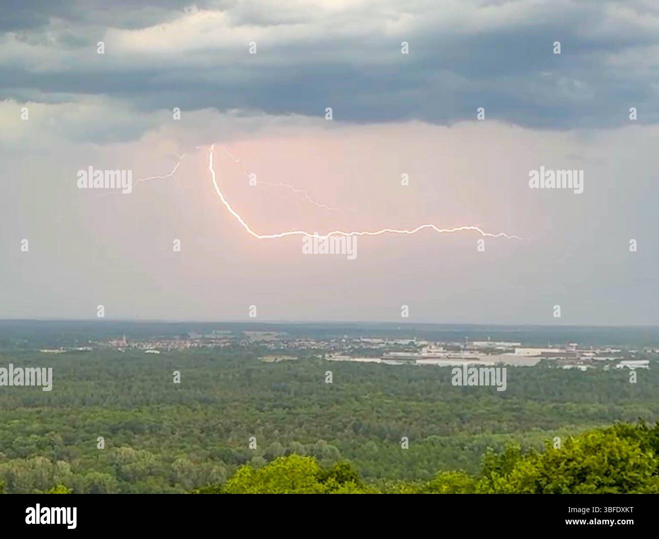 Schwere Unwetter ziehen über Deutschland: Kräftige Gewitter mit Starkregen, Hagel und Sturmböen ...