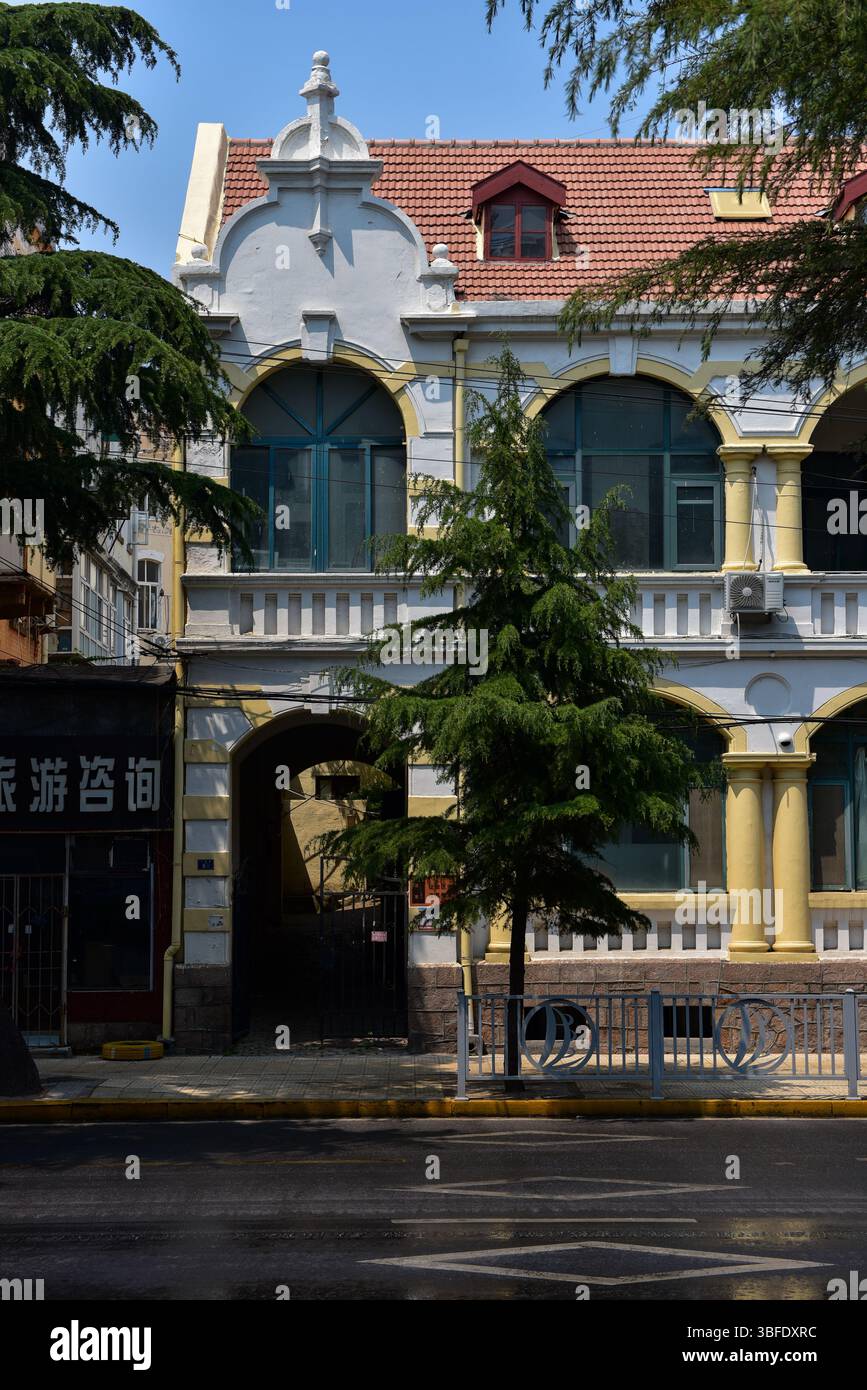 Colonial era china hi-res stock photography and images - Alamy