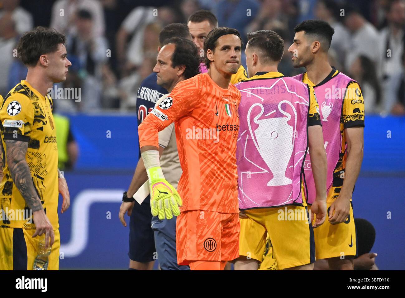 Yann SOMMER (goalkeeper Milan), player Milan after the game ...