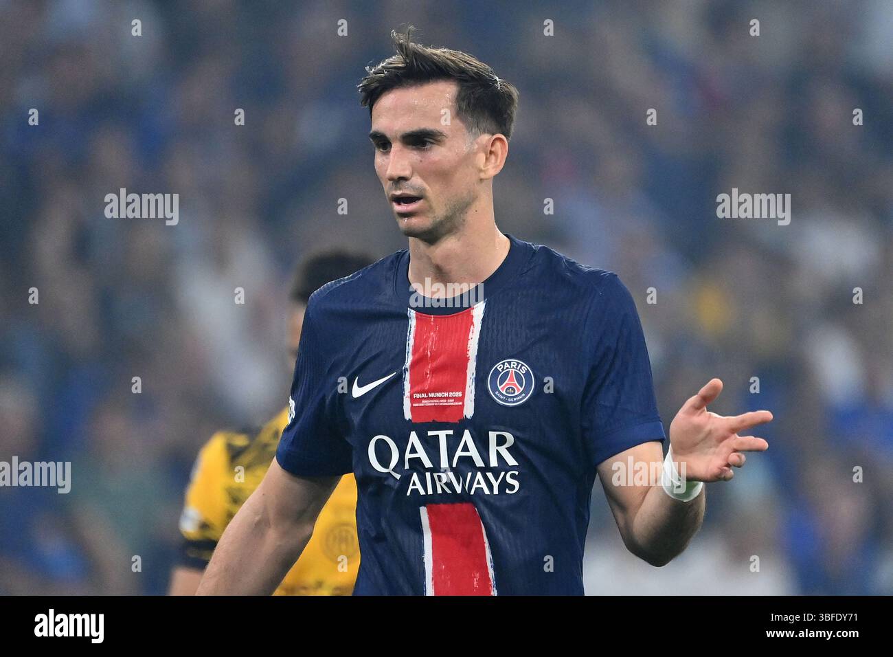 Fabian Ruiz (PSG), gesture, gives instructions, action, single image, cropped single motif, half ...