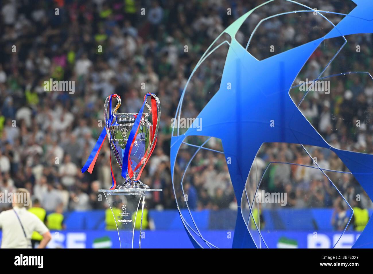 Object photo of the cup, trophy, award ceremony, football UEFA ...