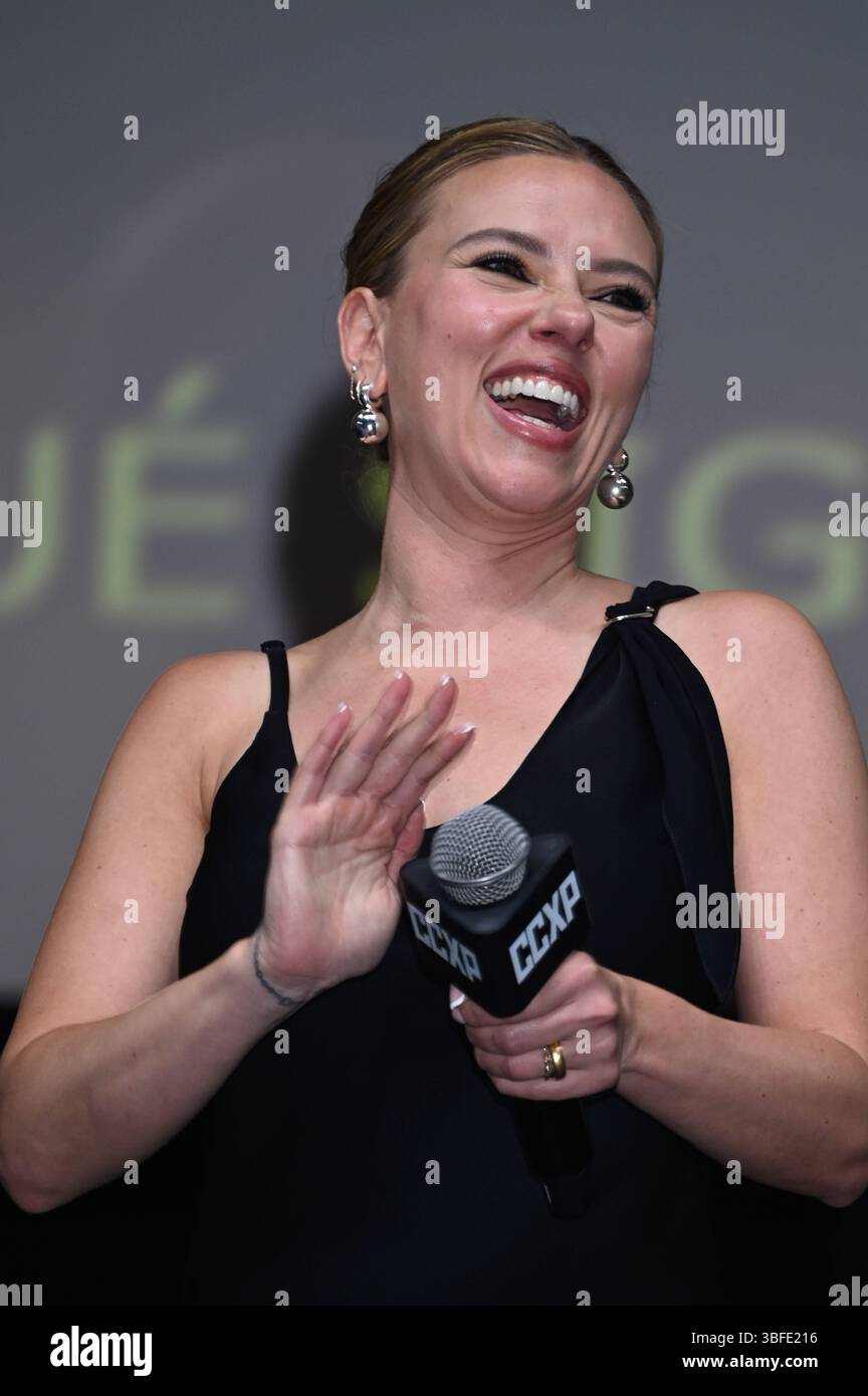 Comic Con Experience Mexico 2025 CCXP - Day 2 Actress Scarlett ...