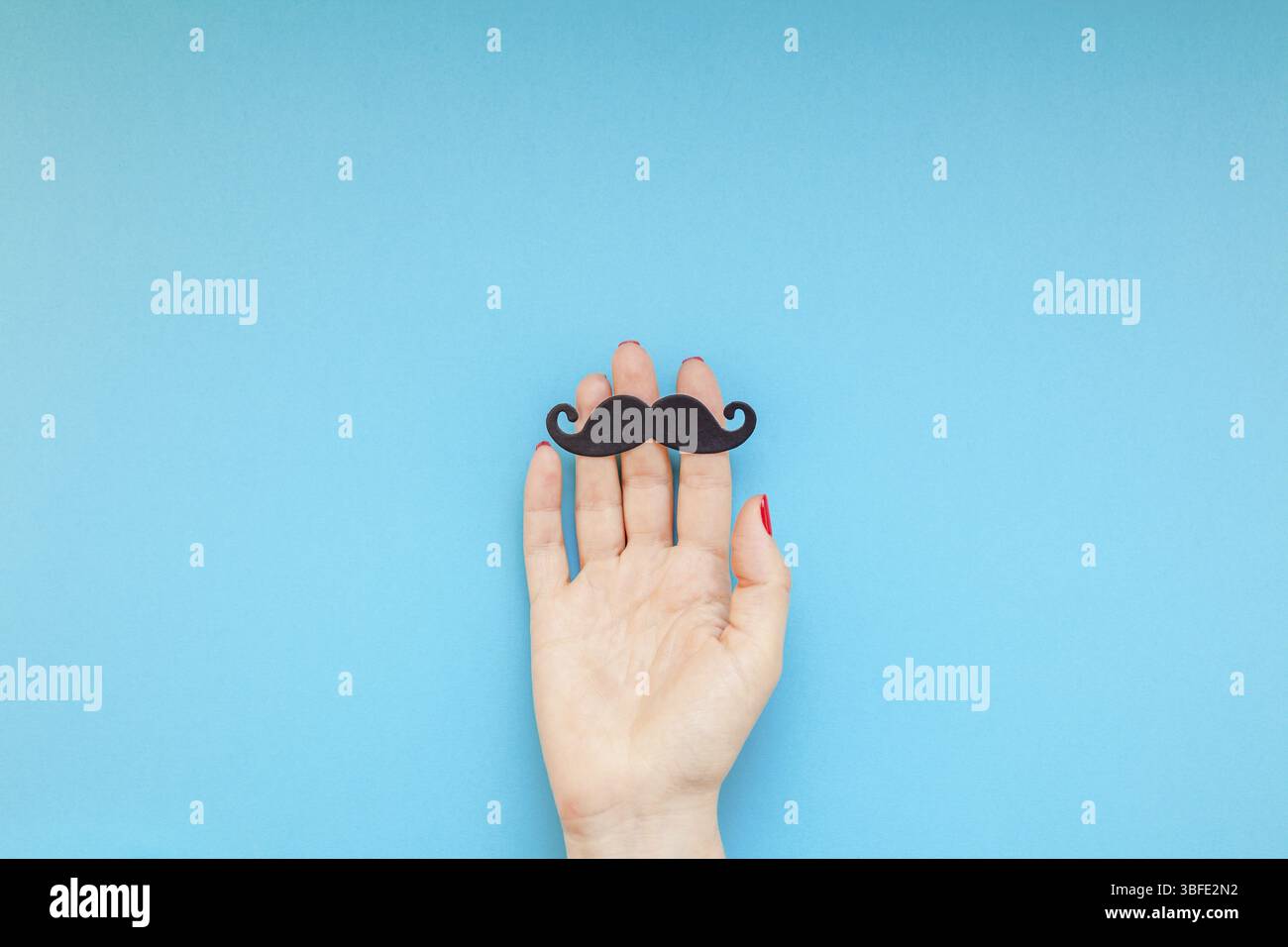 Creative flatlay top view retro black paper photo booth props ...