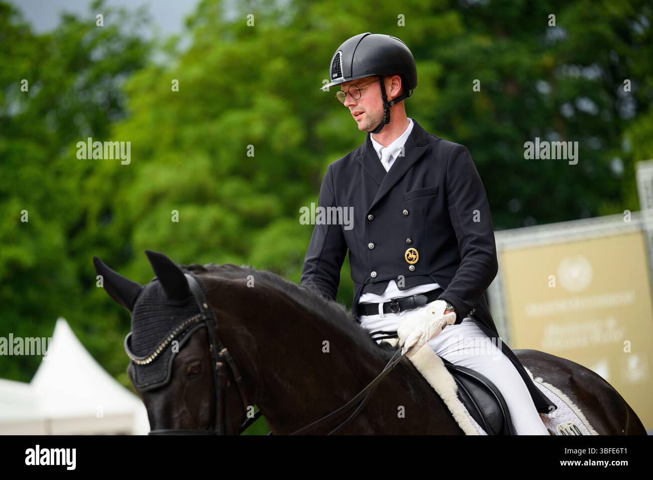 01 June 2025, Hamburg: Equestrian sport: German Show Jumping and ...